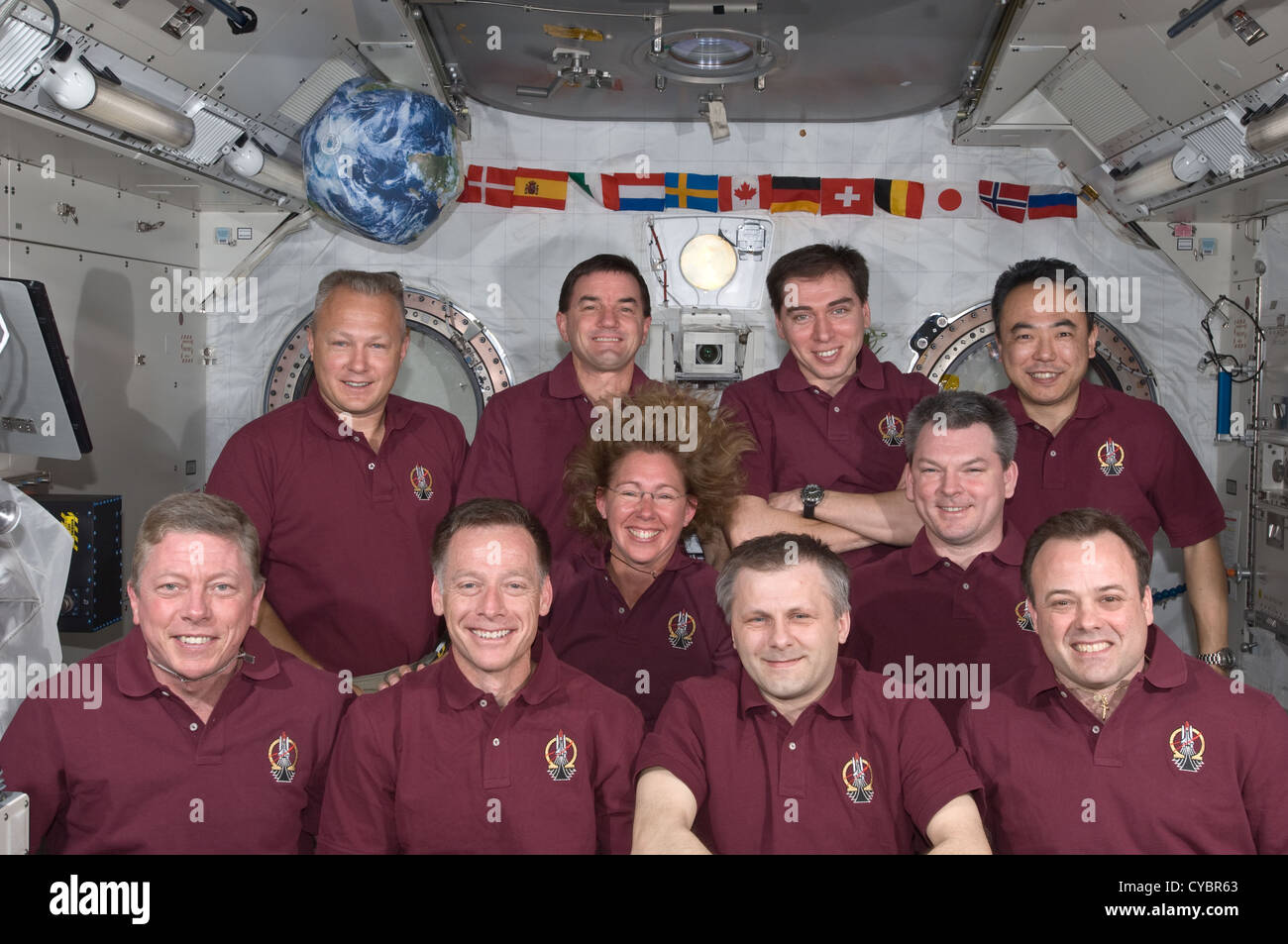 Expedition 8 mission commander and nasa hi-res stock photography and ...