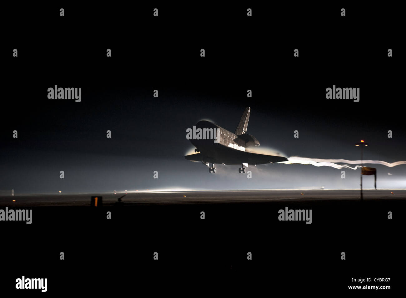 Final space shuttle landing atlantis hi-res stock photography and ...