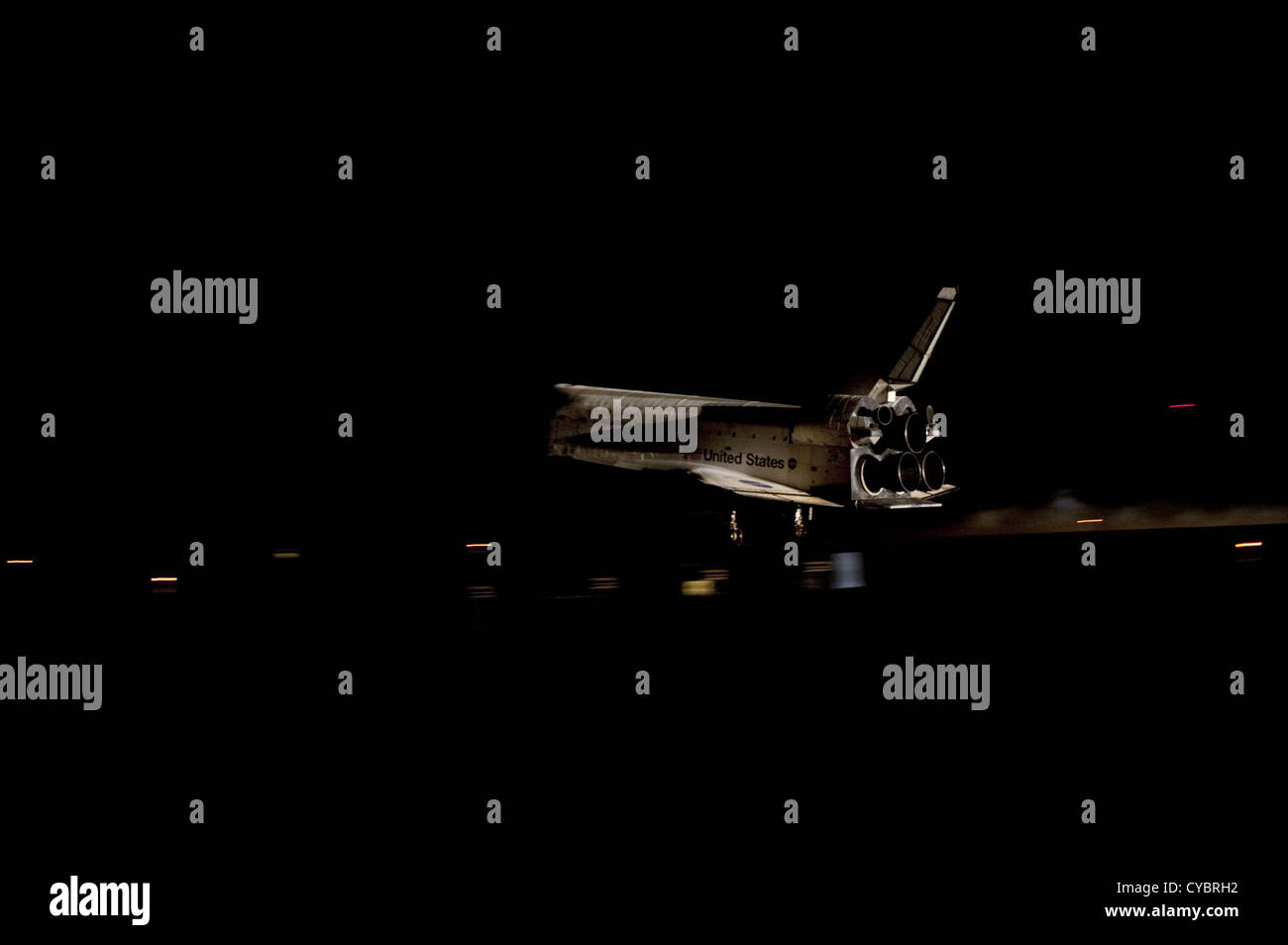 Final space shuttle landing atlantis hi-res stock photography and ...