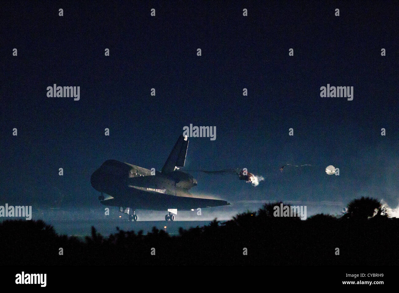 Final space shuttle landing hi-res stock photography and images - Alamy