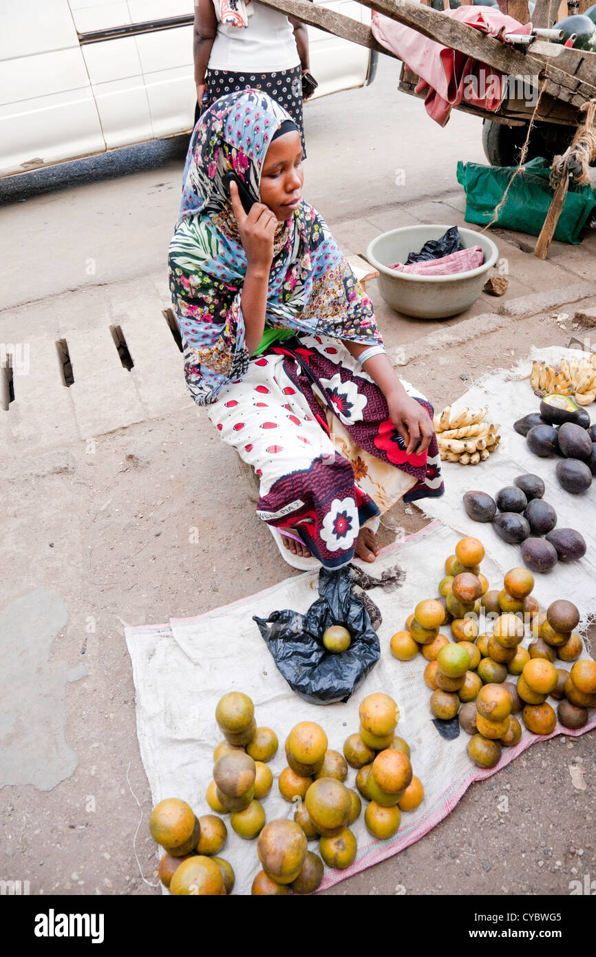 Mitumba hi-res stock photography and images - Alamy