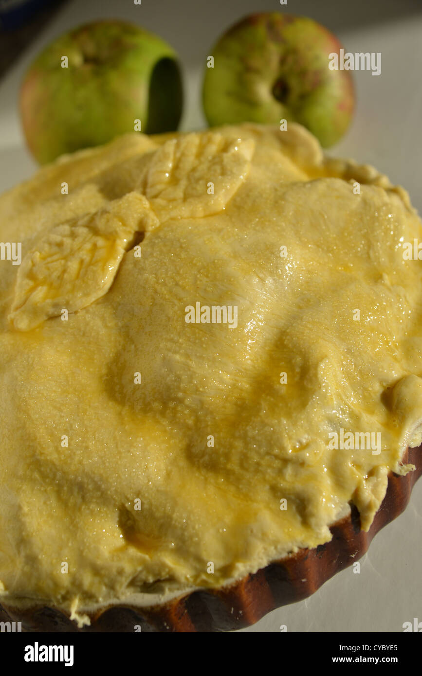 Uncooked Apple pie ready for the oven Stock Photo - Alamy