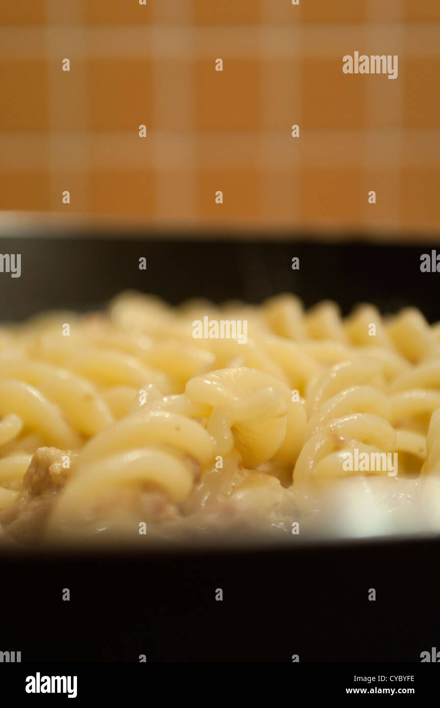 Pasta cooked in pan home hi-res stock photography and images - Alamy