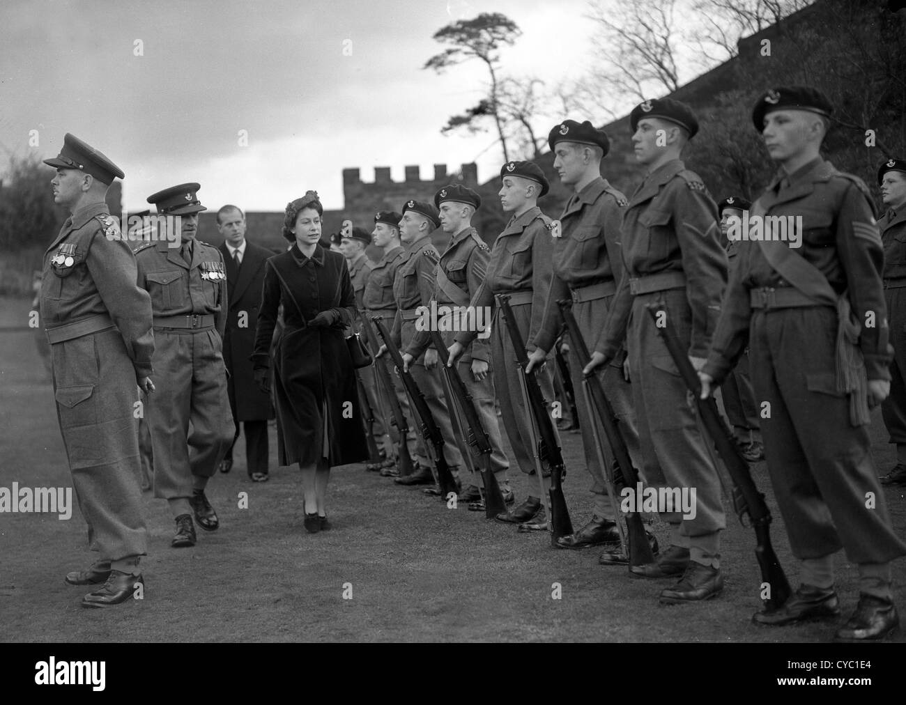 Queen Elizabeth inspecting Army Cadets at Shrewsbury Castle 1952 Stock ...