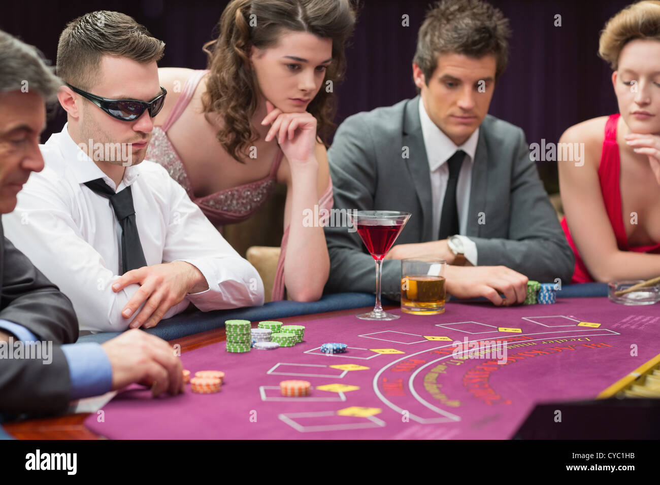 Playing cards around table hi-res stock photography and images - Alamy