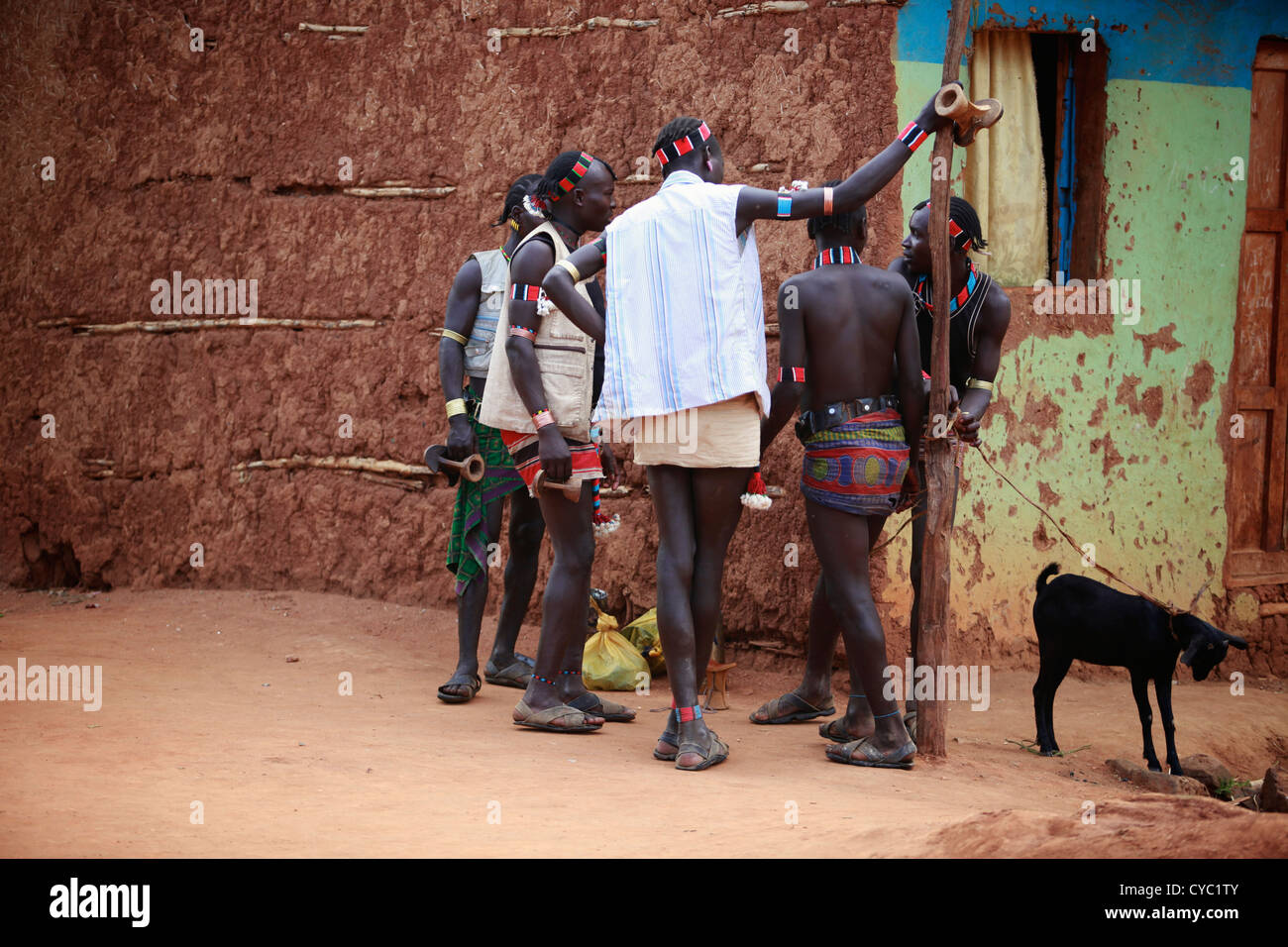 Group of tribal Hamar men chatting on a street corner Stock Photo - Alamy