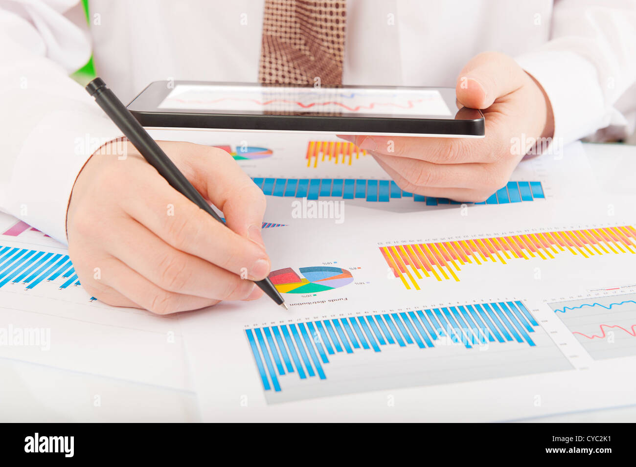 Reading data charts and graphs hi-res stock photography and images - Alamy