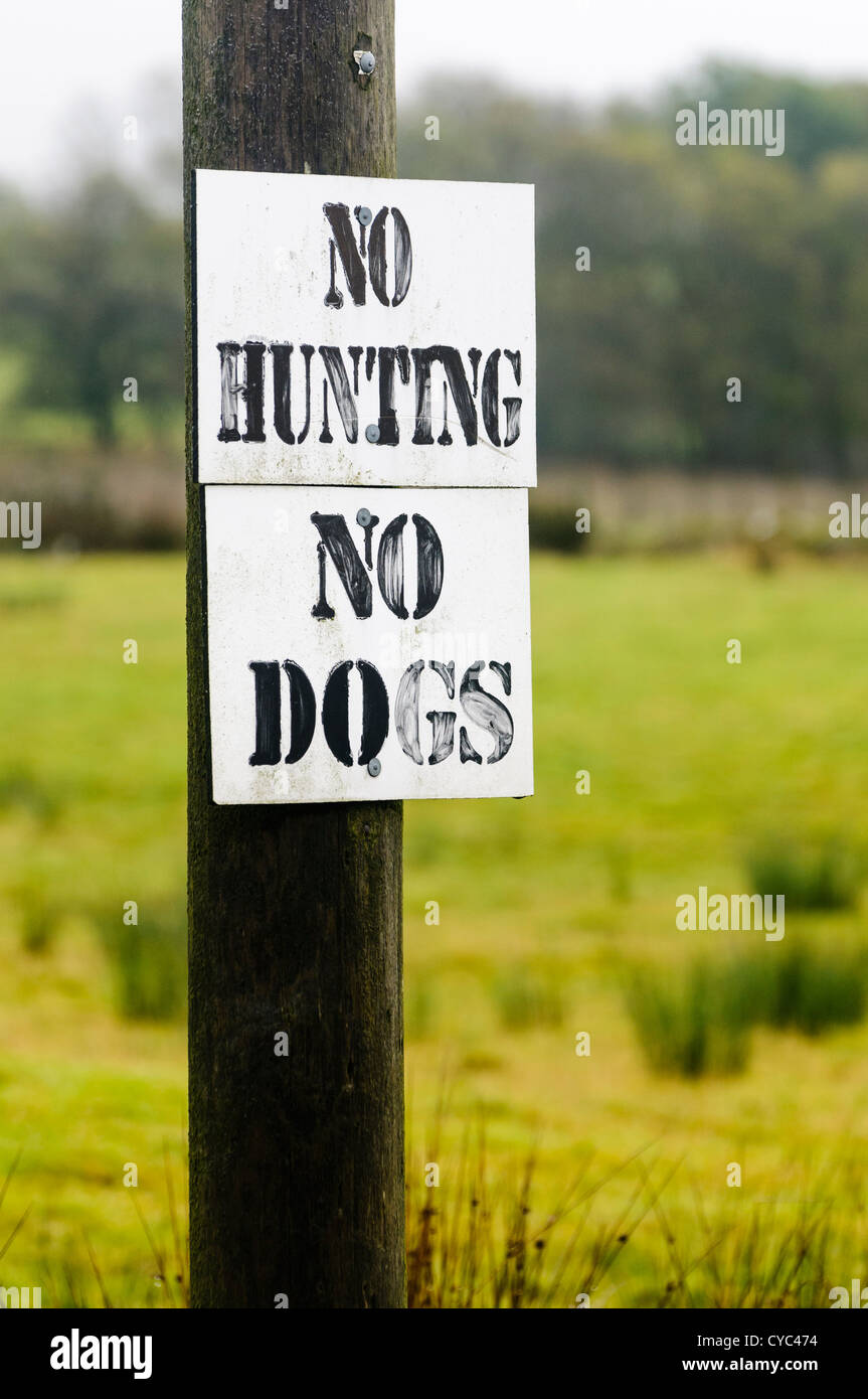 Shooting hunting prohibited sign hi-res stock photography and images ...