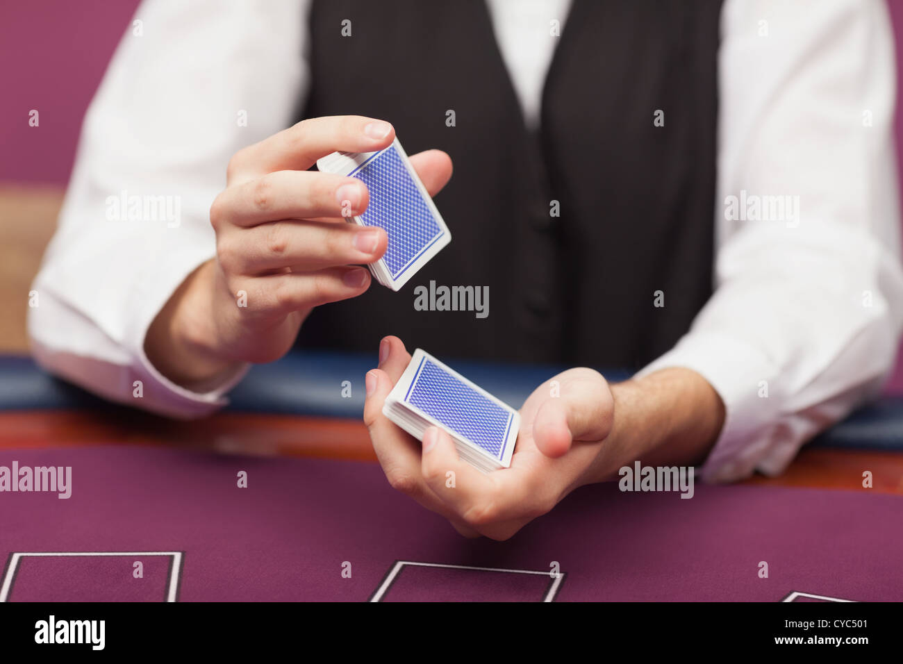 Deck shuffling hi-res stock photography and images - Alamy
