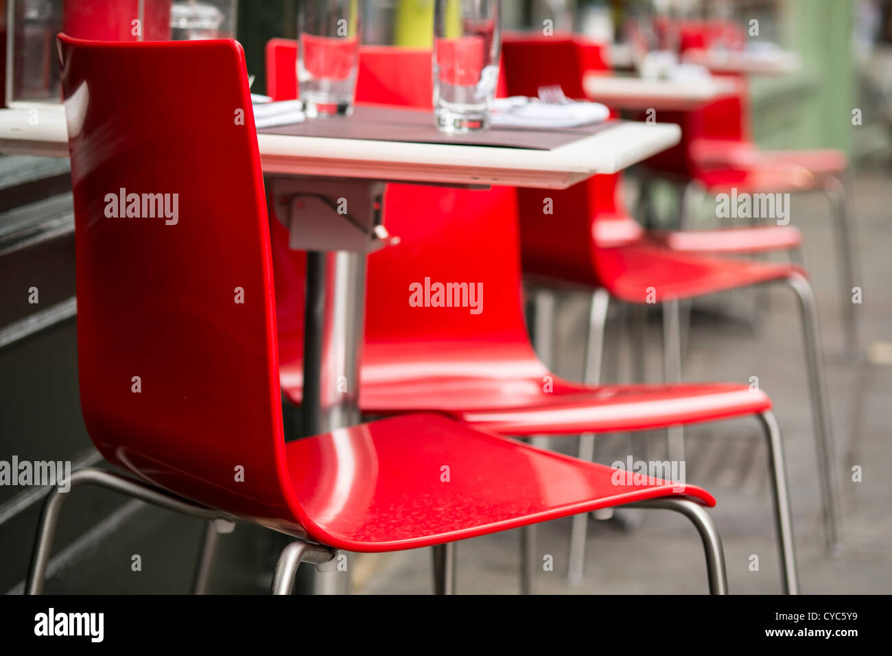 Pavement tables chairs hi-res stock photography and images - Alamy