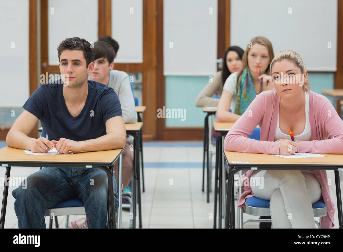 Students in exam hall hi-res stock photography and images - Alamy