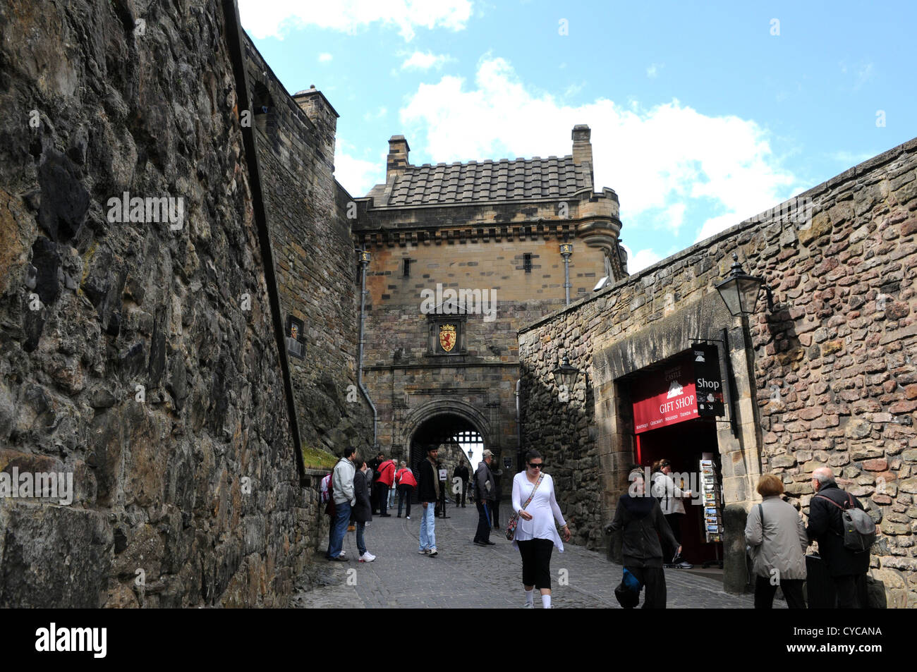 Entrance to edinburgh castle hi-res stock photography and images - Alamy