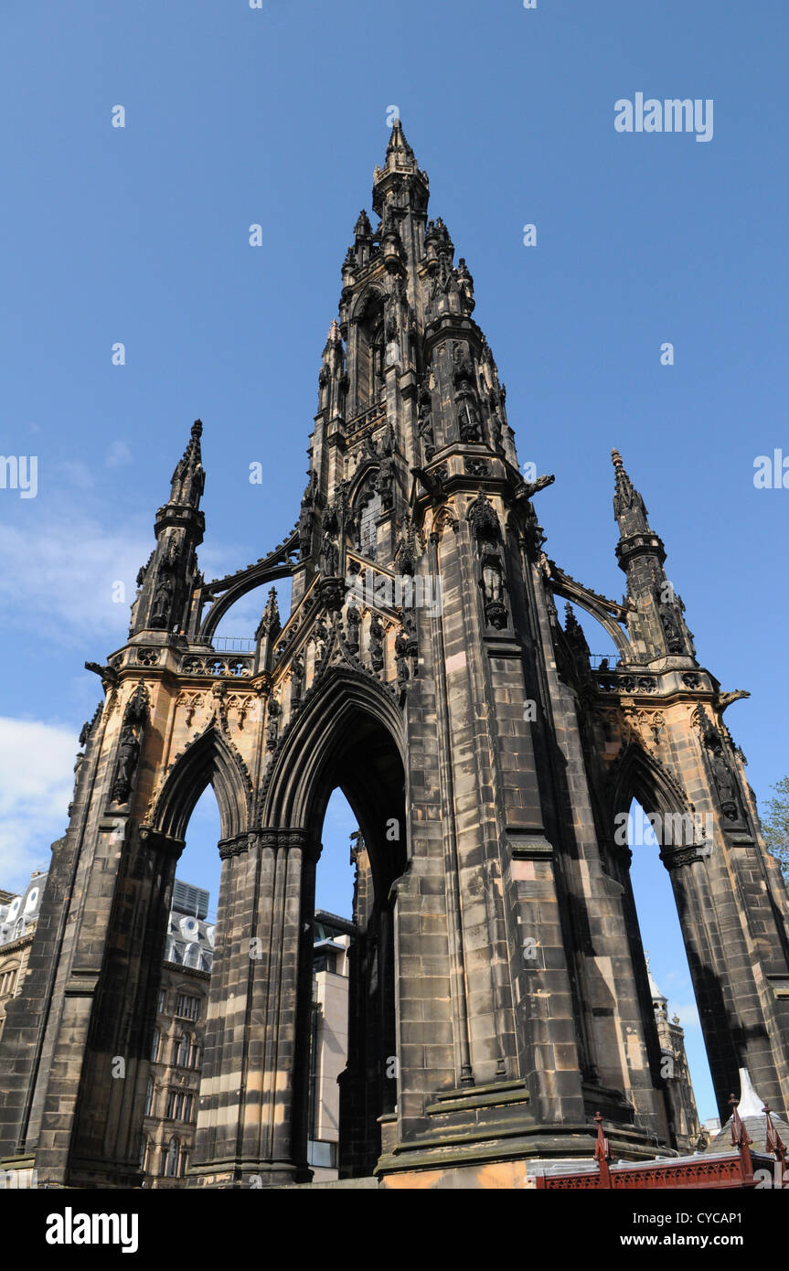 a panoramic view on the famous Scott monument in Edinburgh town Stock ...