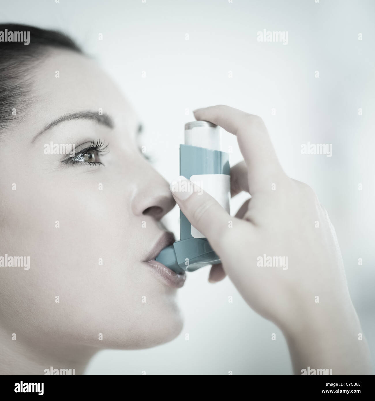 Woman with asthma using the inhaler Stock Photo - Alamy