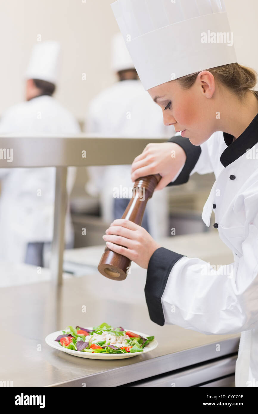 Chef preparing a salad with pepper Stock Photo - Alamy