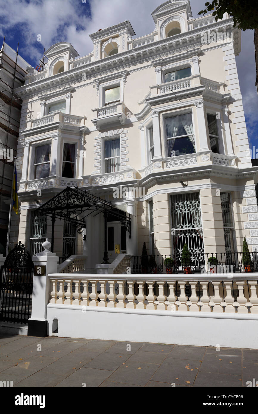 Viewed here from the public footpath/sidewalk is the Ukrainian Embassy ...