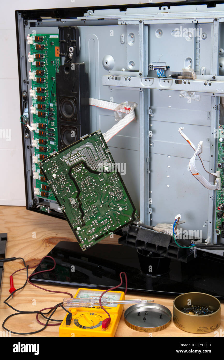 Broken Tv Screen High Resolution Stock Photography and Images - Alamy
