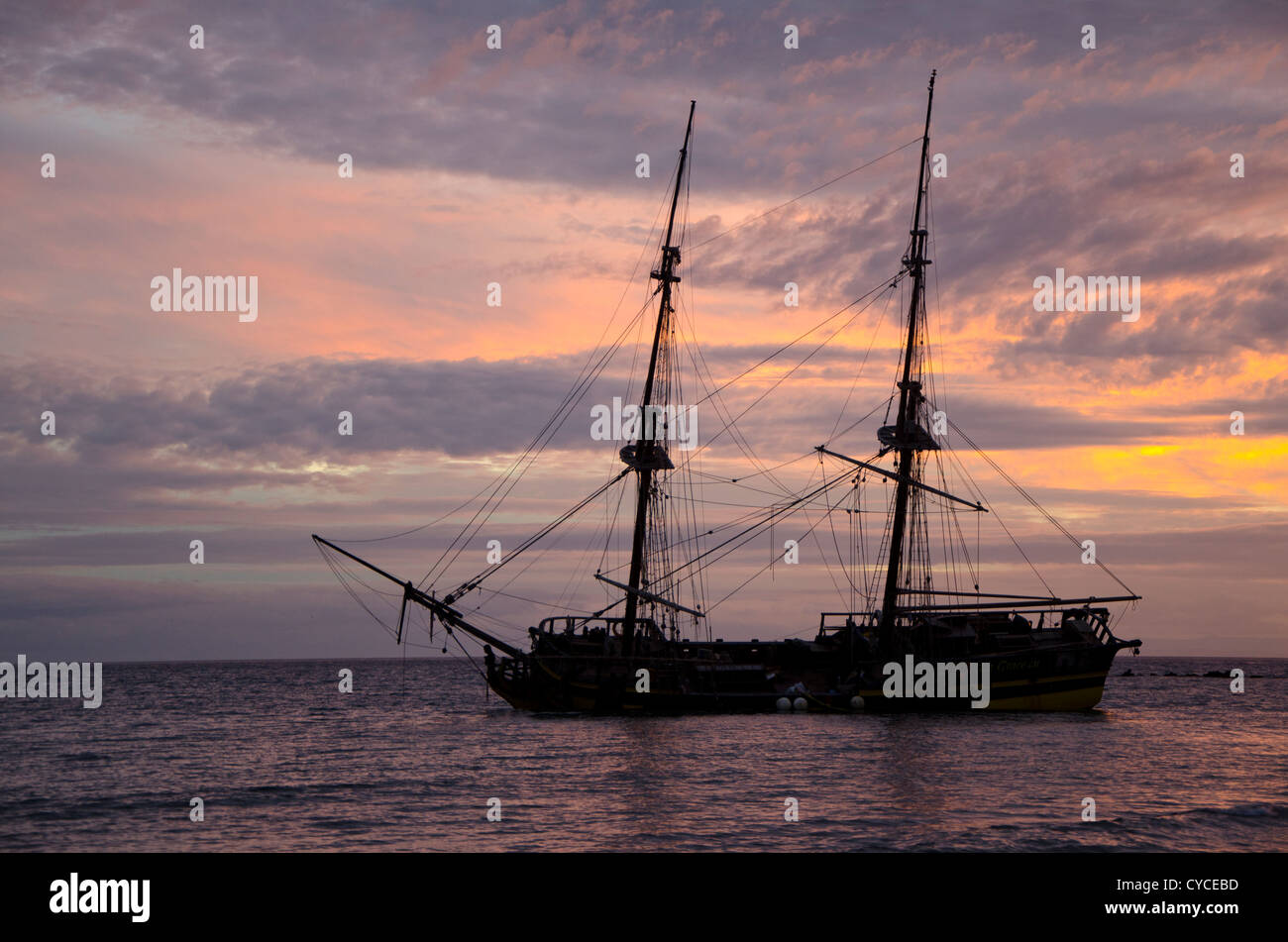Old galleon waves hi-res stock photography and images - Alamy