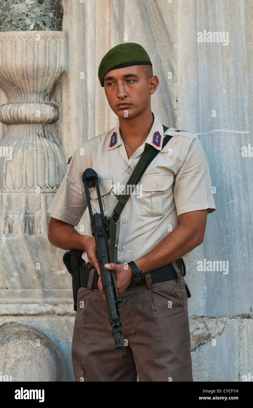 Turkish soldier guarding the palace, Istanbul, Turkey Stock Photo - Alamy