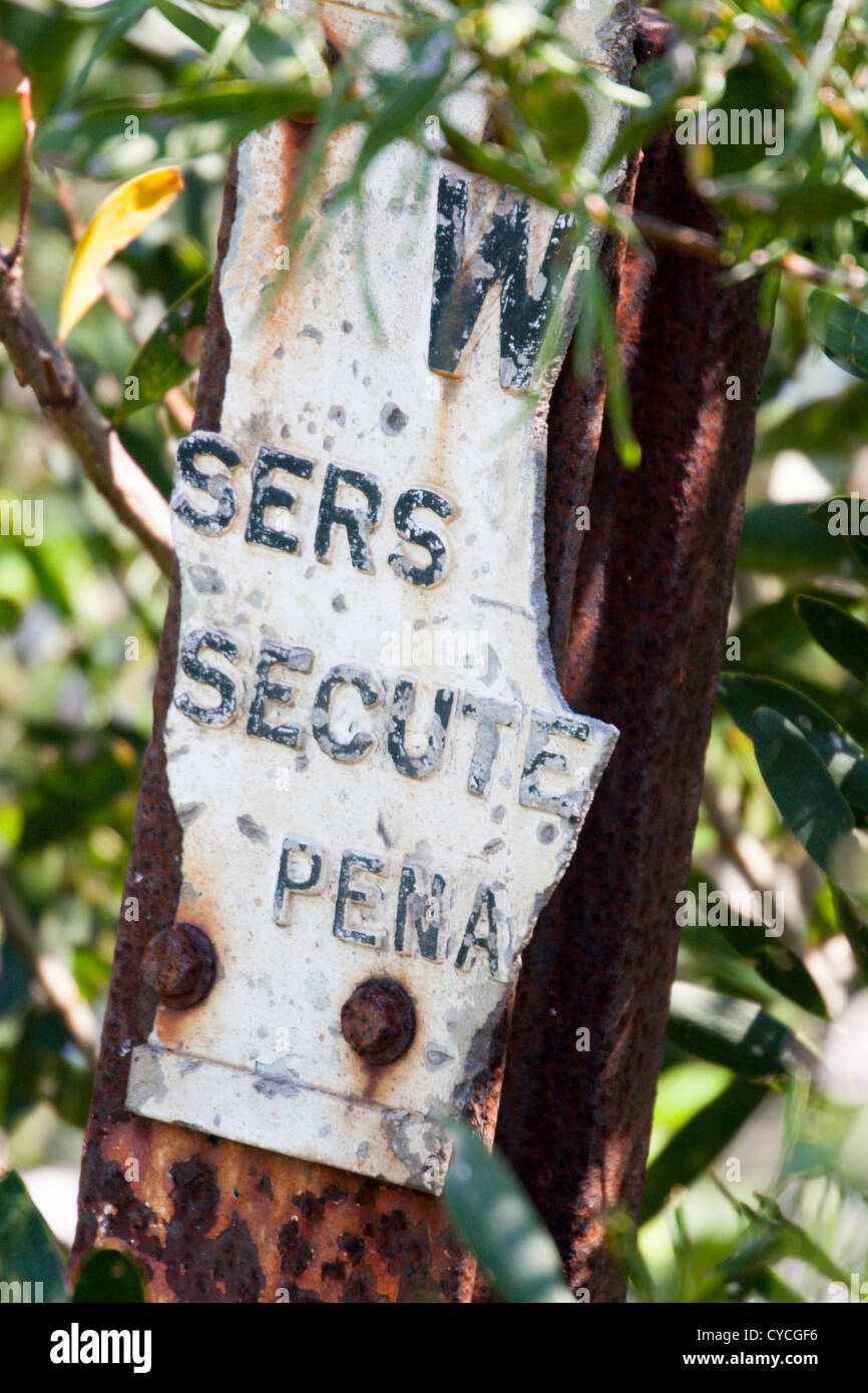 Penalty for trespass sign hi-res stock photography and images - Alamy