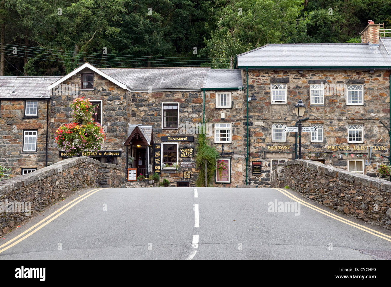 Main a498 road through the picturesque village of Beddgelert, Snowdonia ...