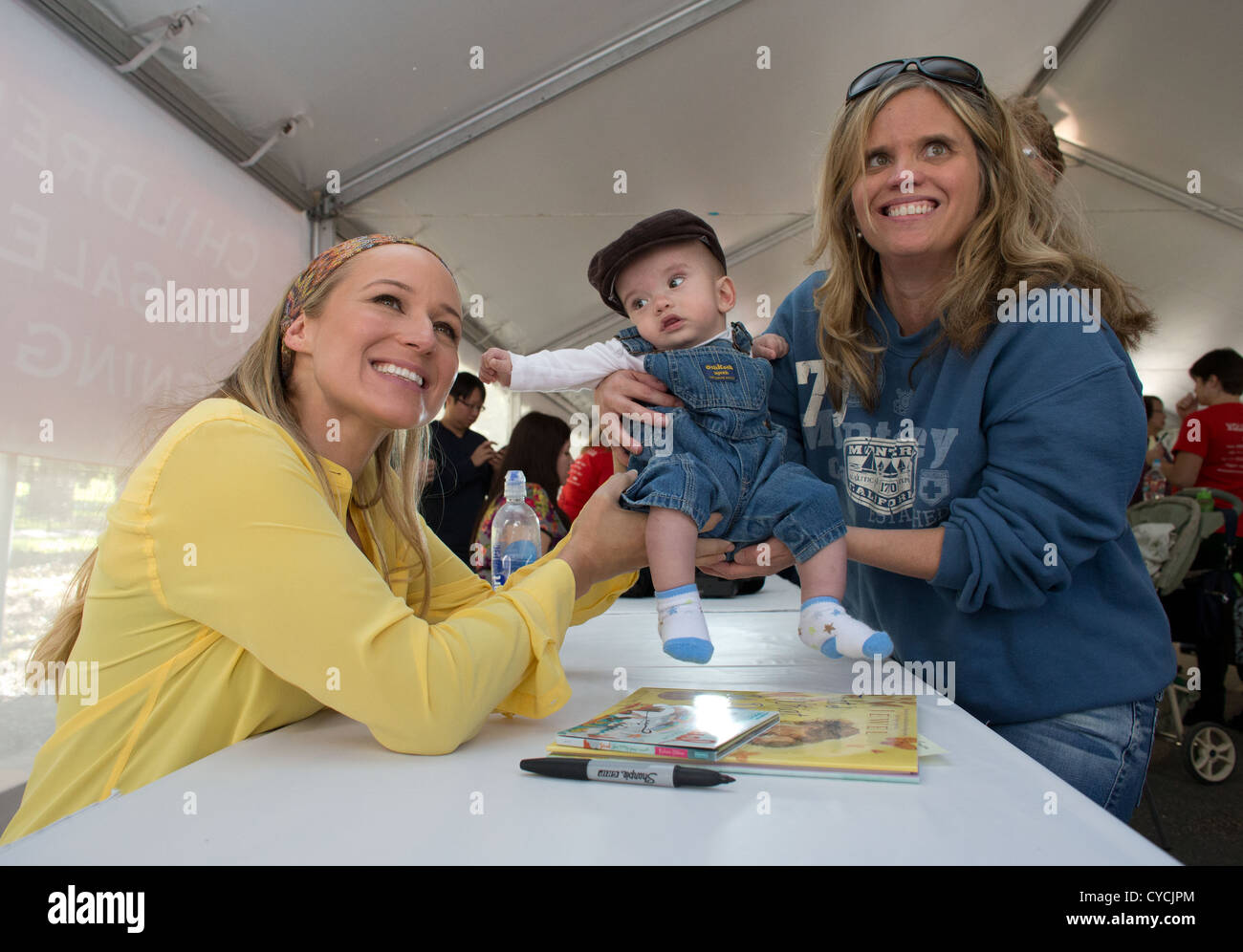 Jewel singer hi-res stock photography and images - Alamy