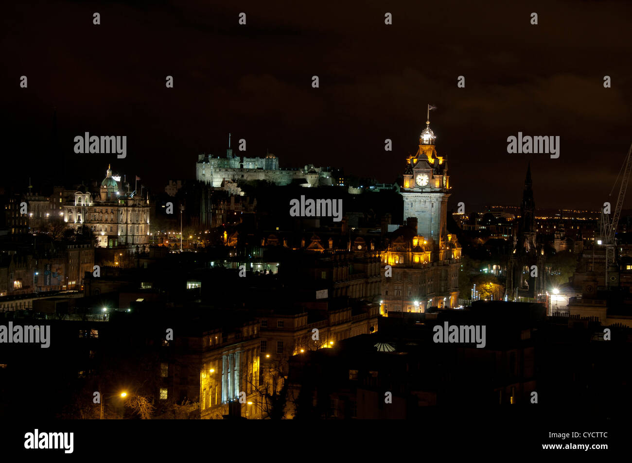 Edinburgh at night city scape hi-res stock photography and images - Alamy