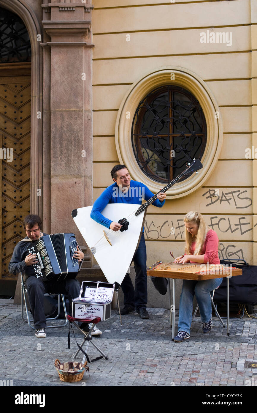 Playing musicians performing street tourism hi-res stock photography ...