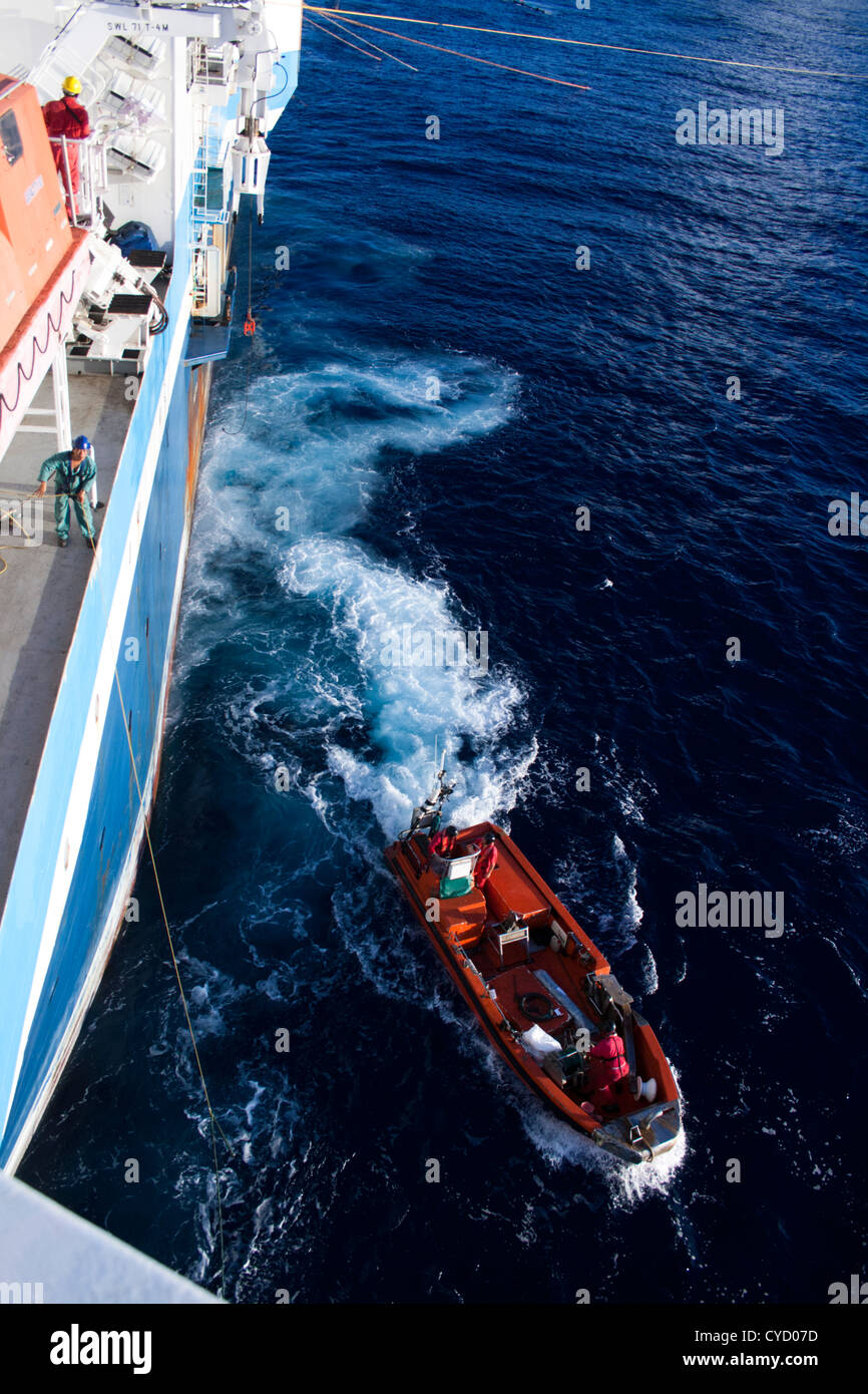 Side of seismic vessel hi-res stock photography and images - Alamy