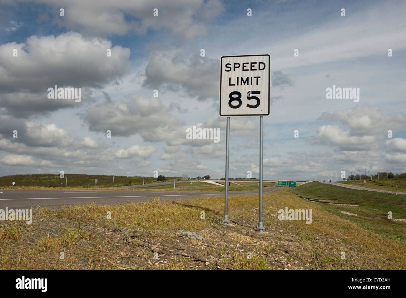 Speed limit sign hi-res stock photography and images - Alamy
