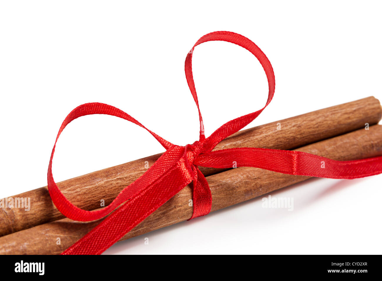 sticks of cinnamon with ribbon bow isolated on white Stock Photo - Alamy