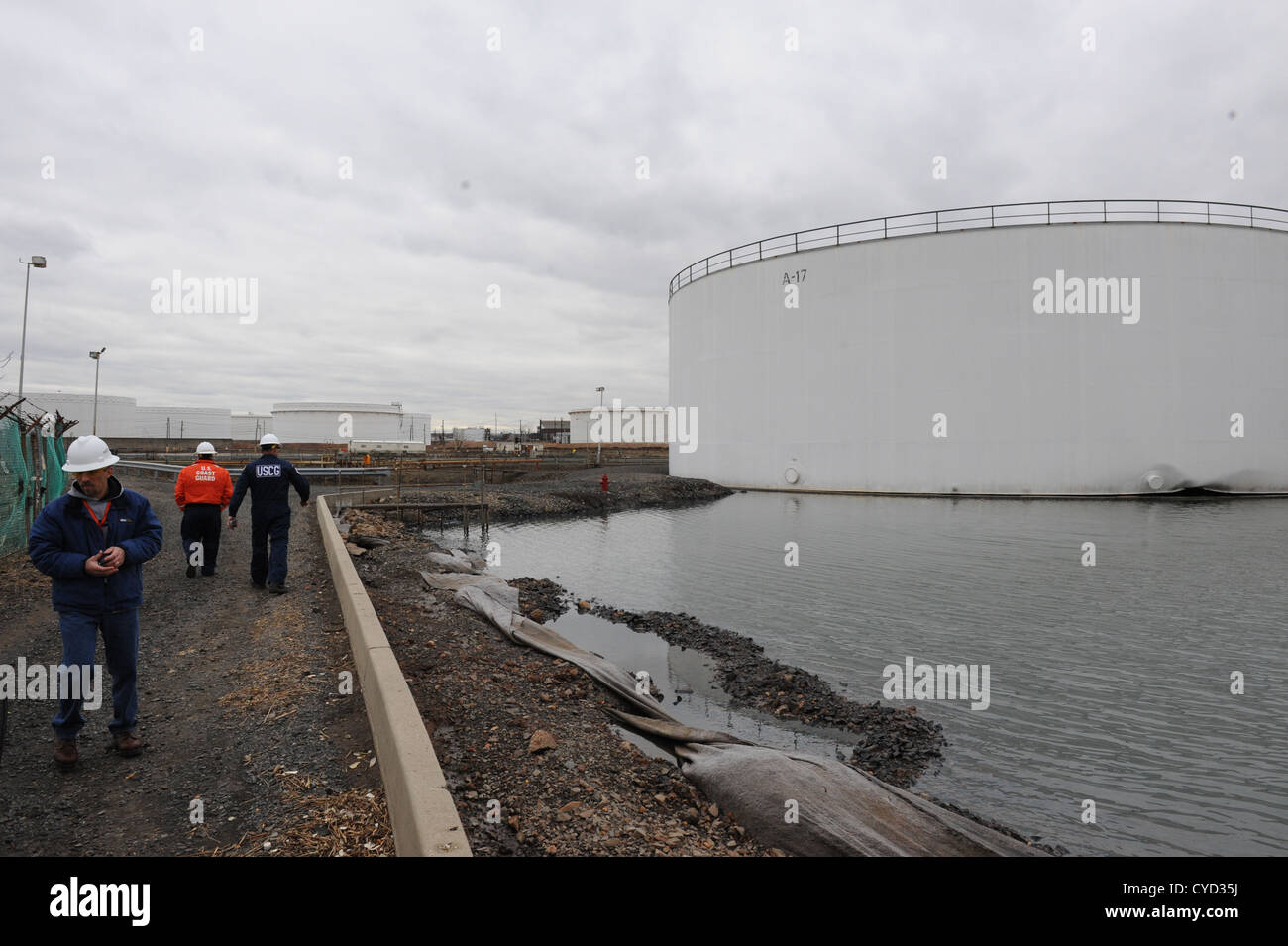 Timothy Tamargo and the Hurricane Sandy Strike Team respond to the oil ...