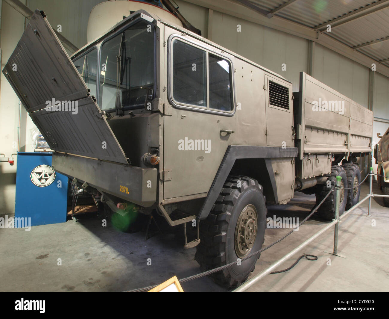 Missile launcher man hi-res stock photography and images - Alamy