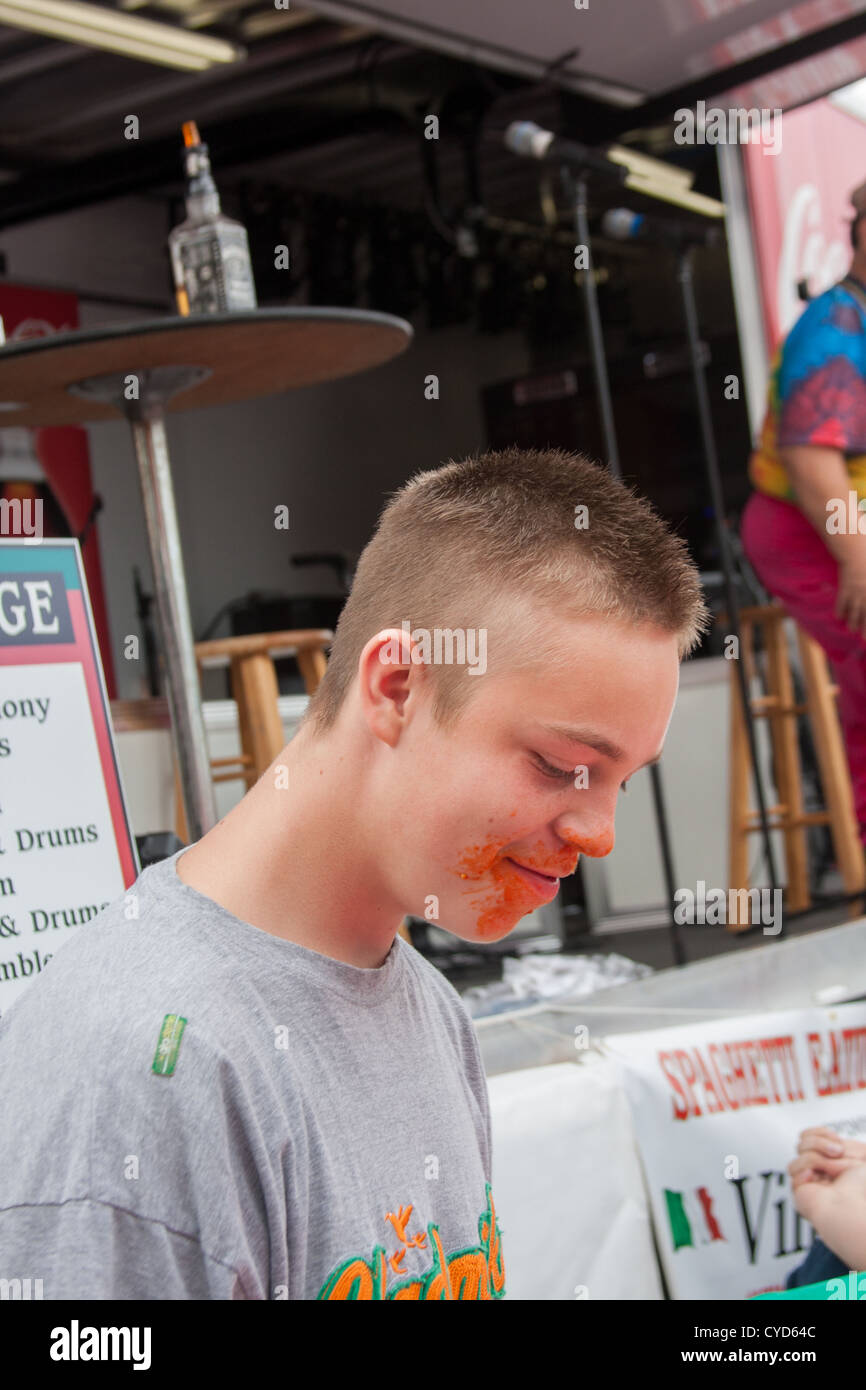 Spaghetti eating contest hi-res stock photography and images - Alamy