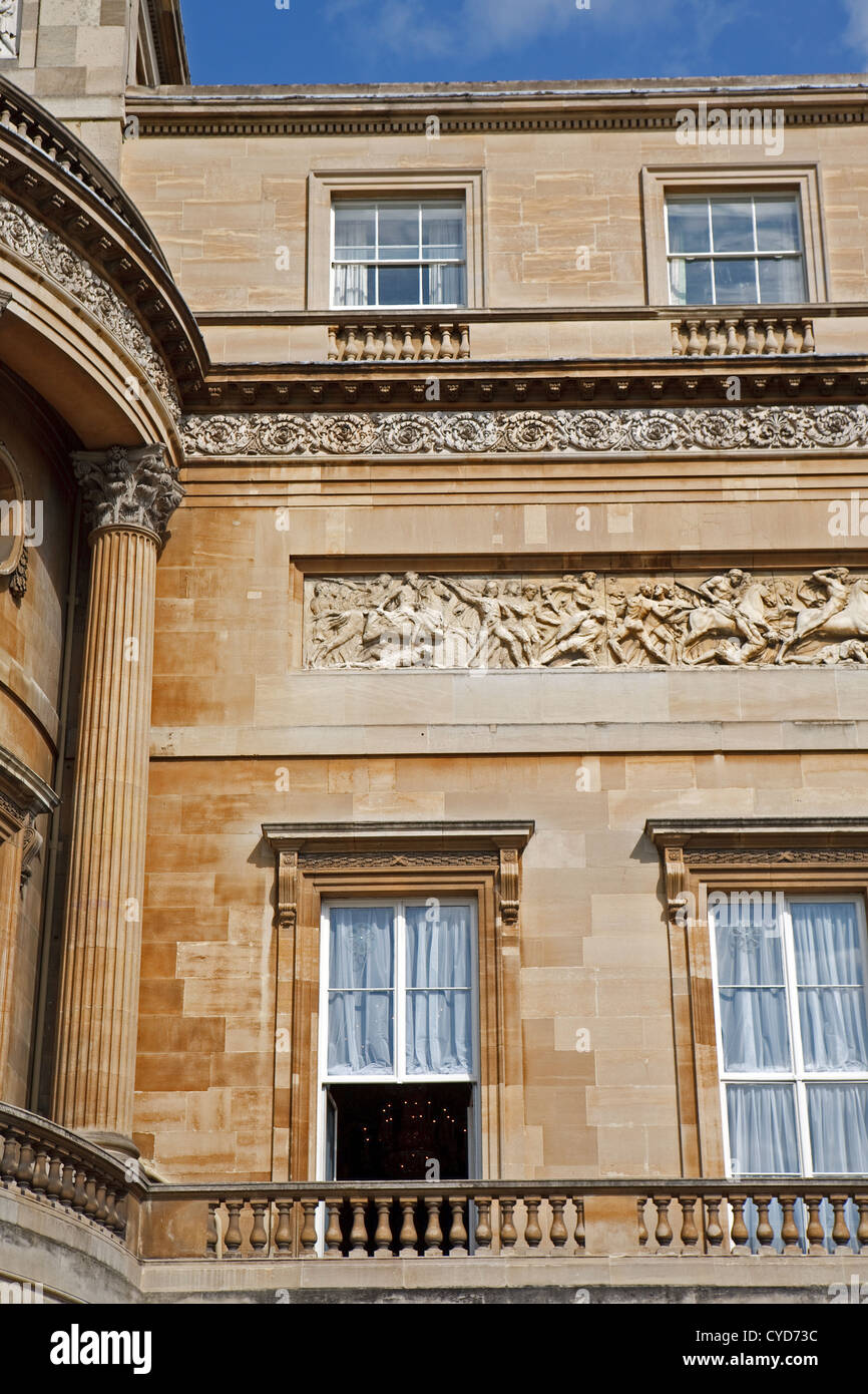 Open window buckingham palace in hi-res stock photography and images ...