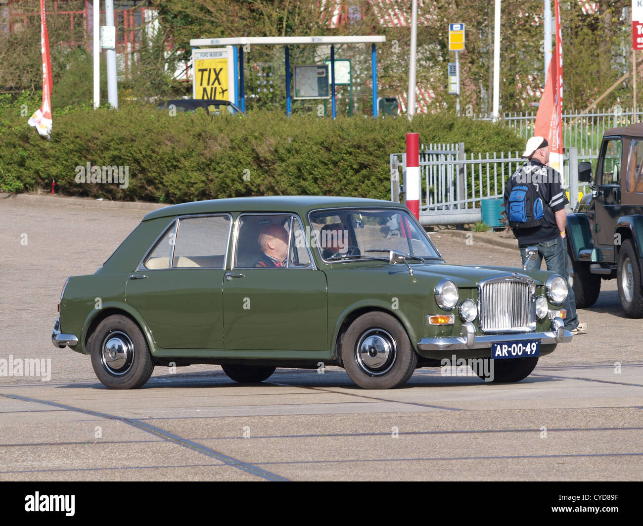 1965 Vanden Plas Princess 1100 Stock Photo - Alamy