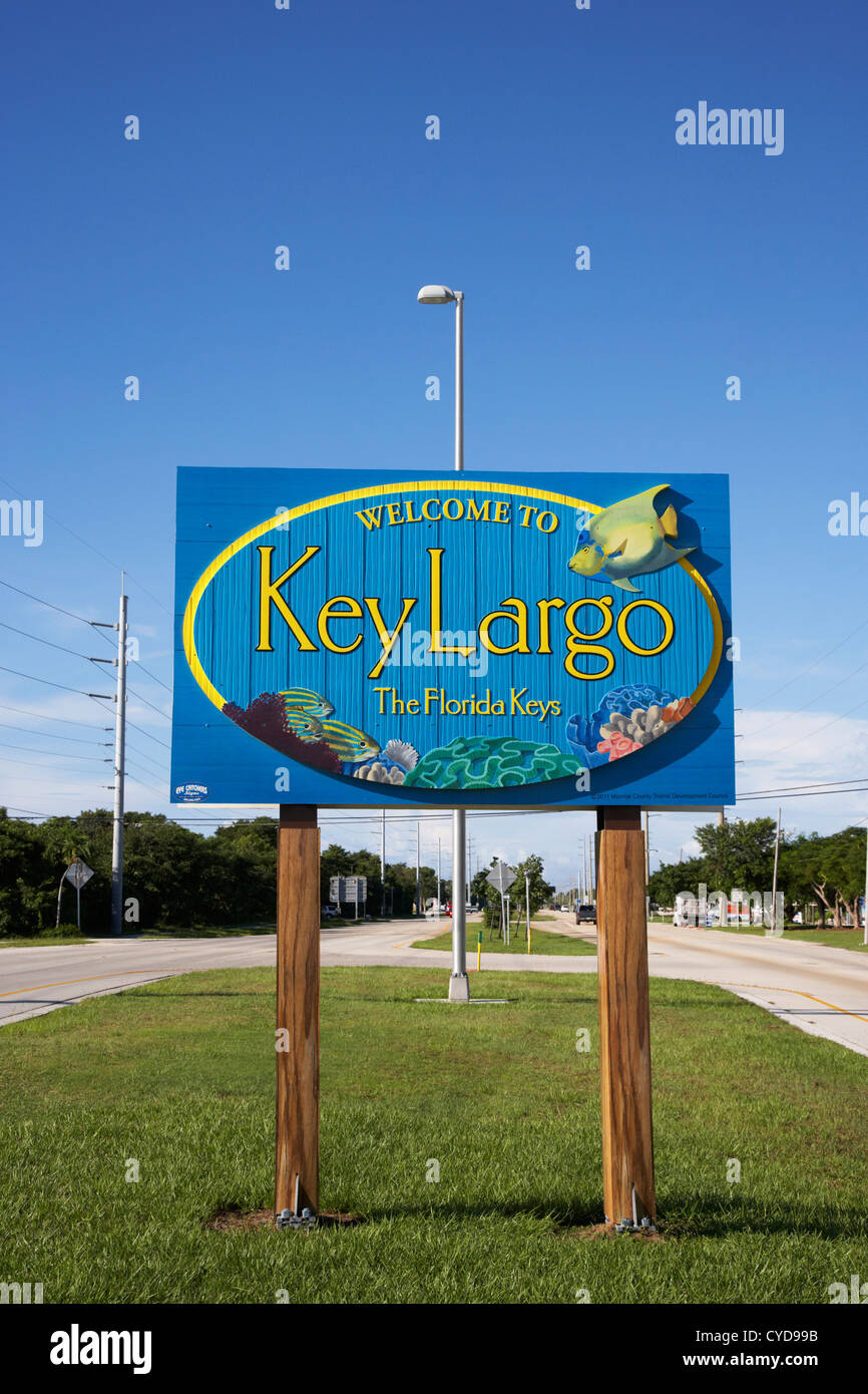 welcome to key largo roadsign florida keys usa Stock Photo - Alamy