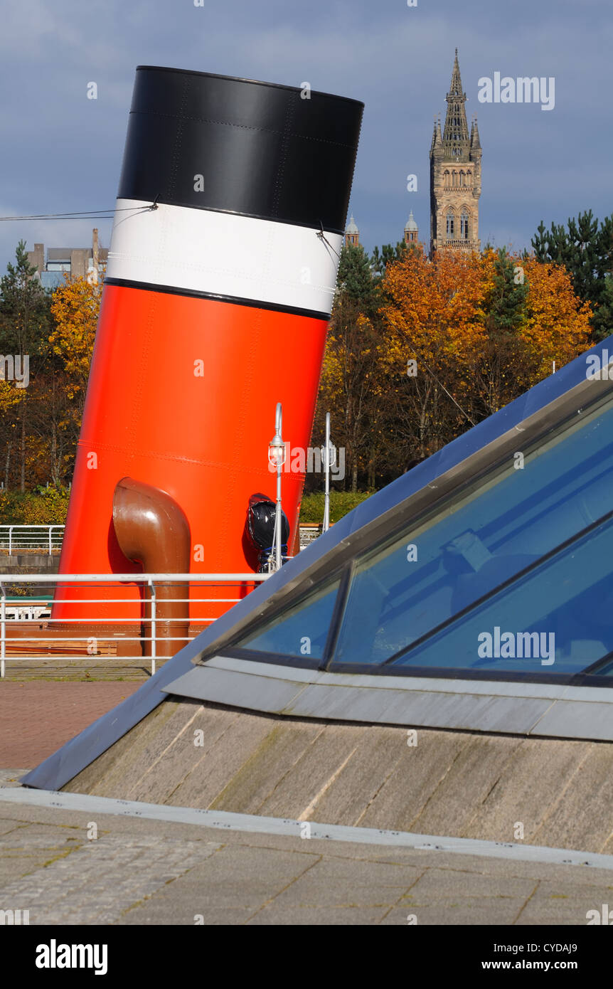 Science centre, Waverley and Glasgow University at the river Clyde ...
