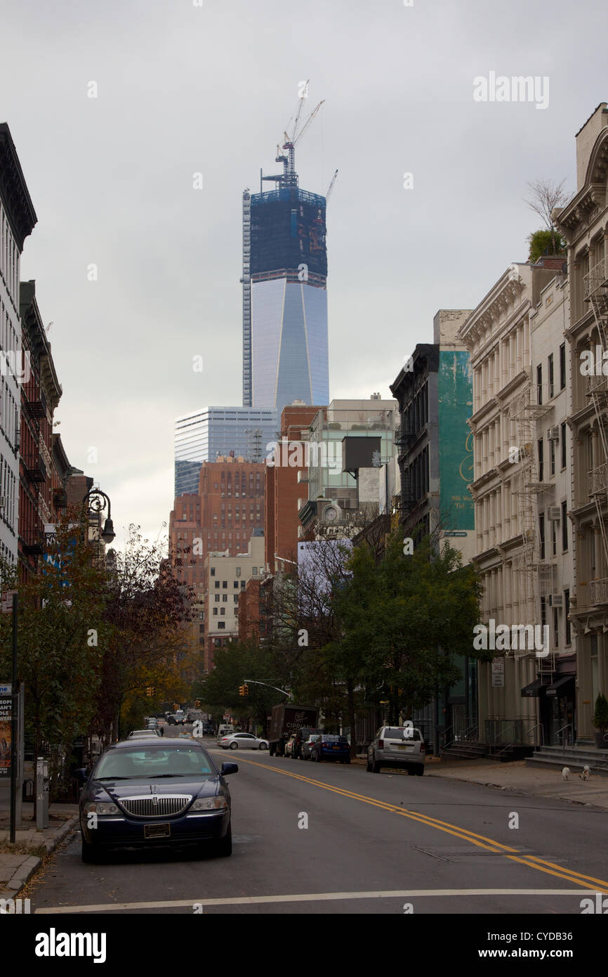 NEW YORK, NY - OCTOBER 31, 2012: Streets in the blackout zone in Lower ...