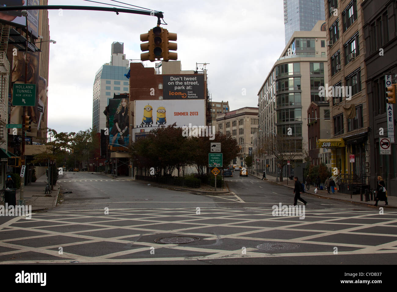NEW YORK, NY - OCTOBER 31, 2012: Streets in the blackout zone in Lower ...