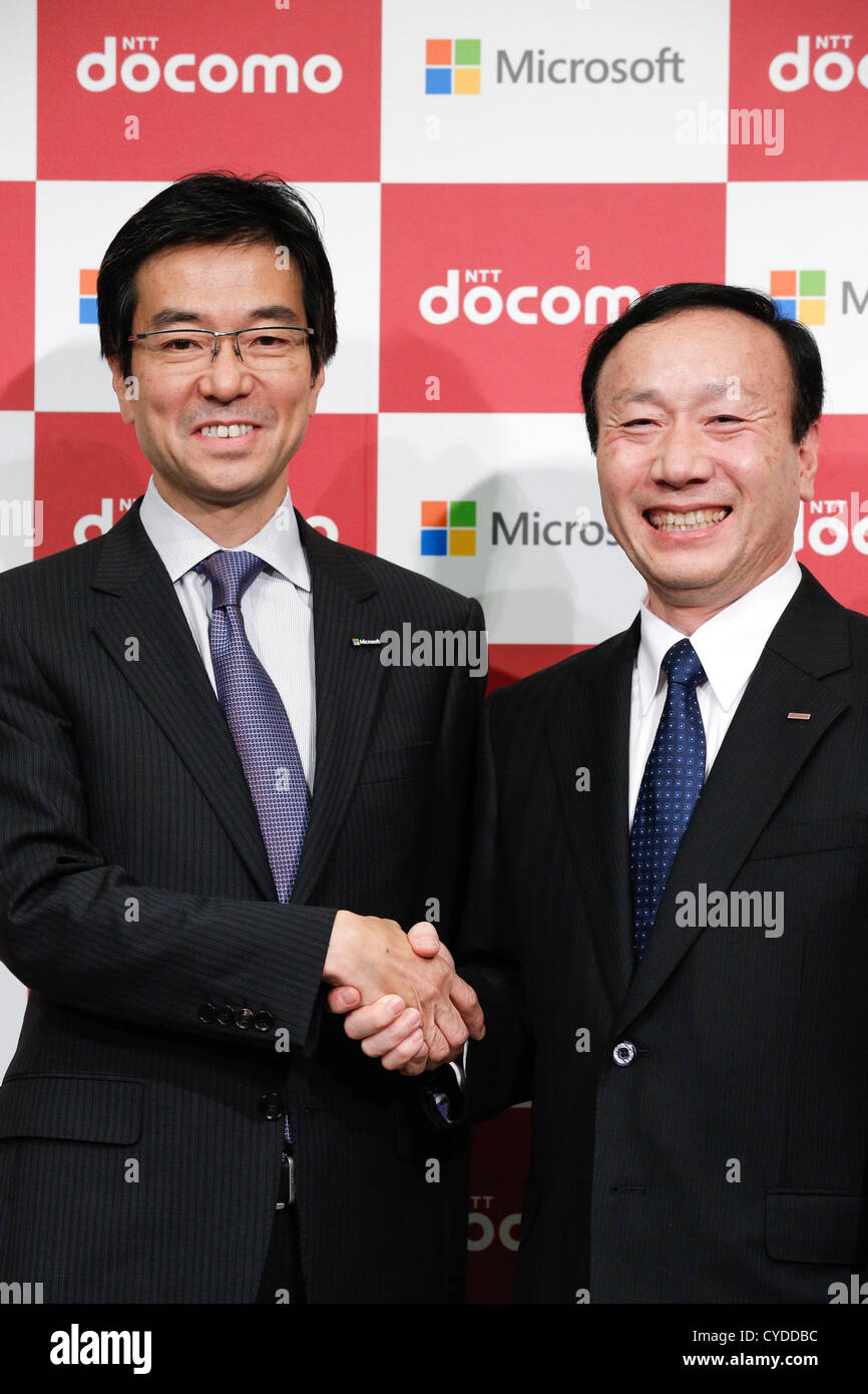 November 1, 2012, Tokyo, Japan - Yasuyuki Higuchi, left, president and ...