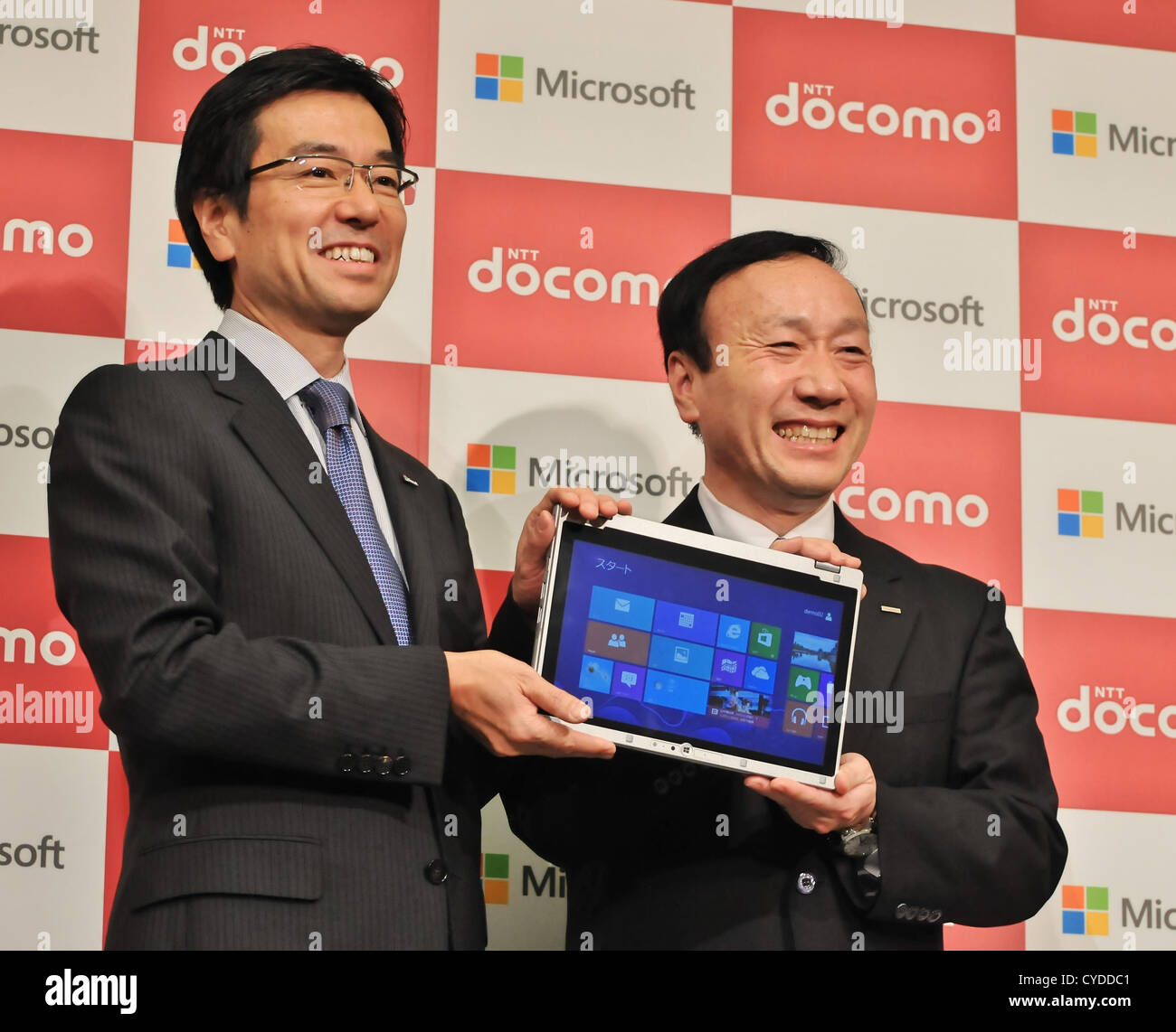 November 1, 2012, Tokyo, Japan : Yasuyuki Higuchi(L), President of ...