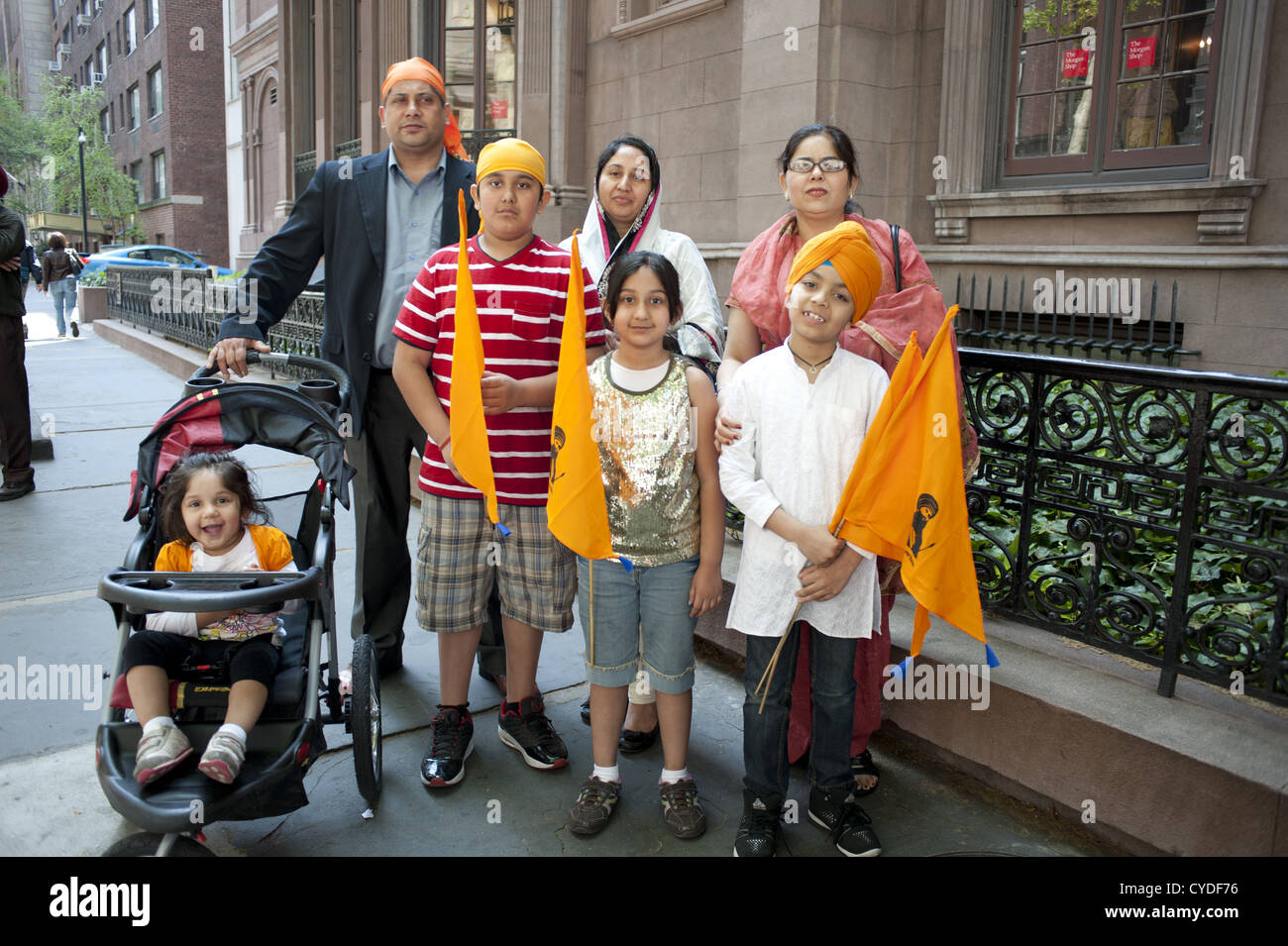 Sikh families hi-res stock photography and images - Alamy
