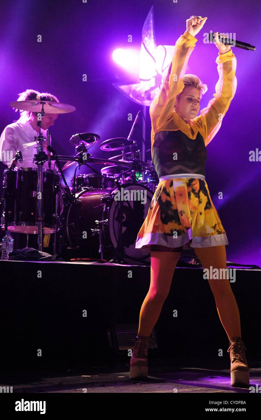 Robyn plays O2 Academy Brixton on 01/11/2012 at O2 Academy Brixton ...