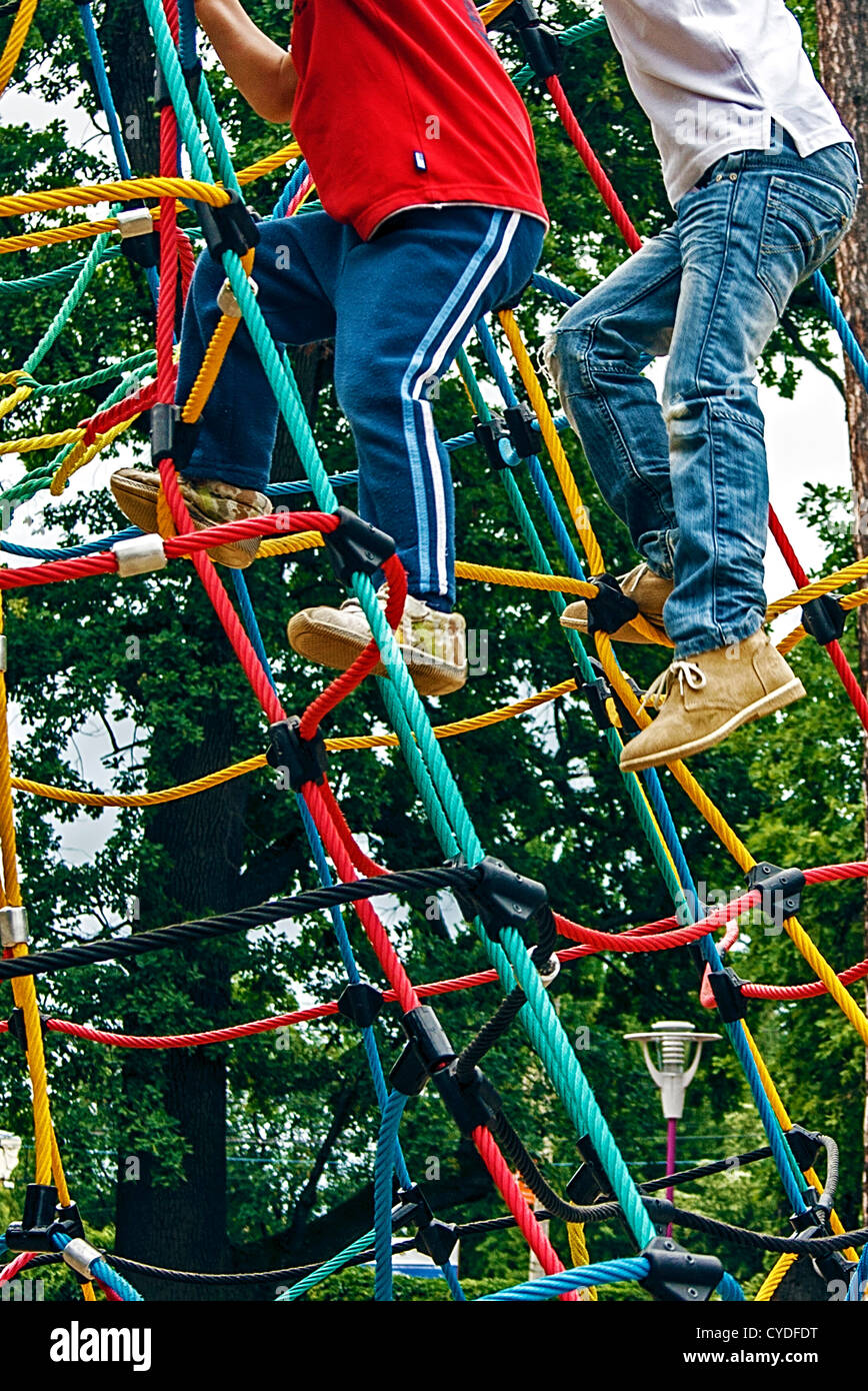 Colored ropes hi-res stock photography and images - Alamy