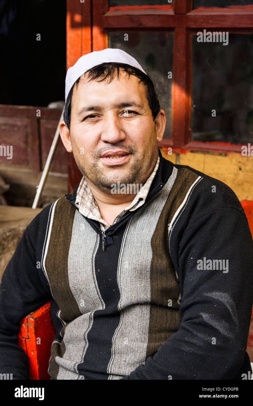 Portrait old uyghur man kashgar hi-res stock photography and images - Alamy