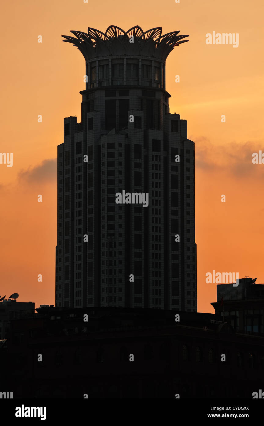 Urban building silhouette at sunset in Shanghai Waitan Stock Photo - Alamy