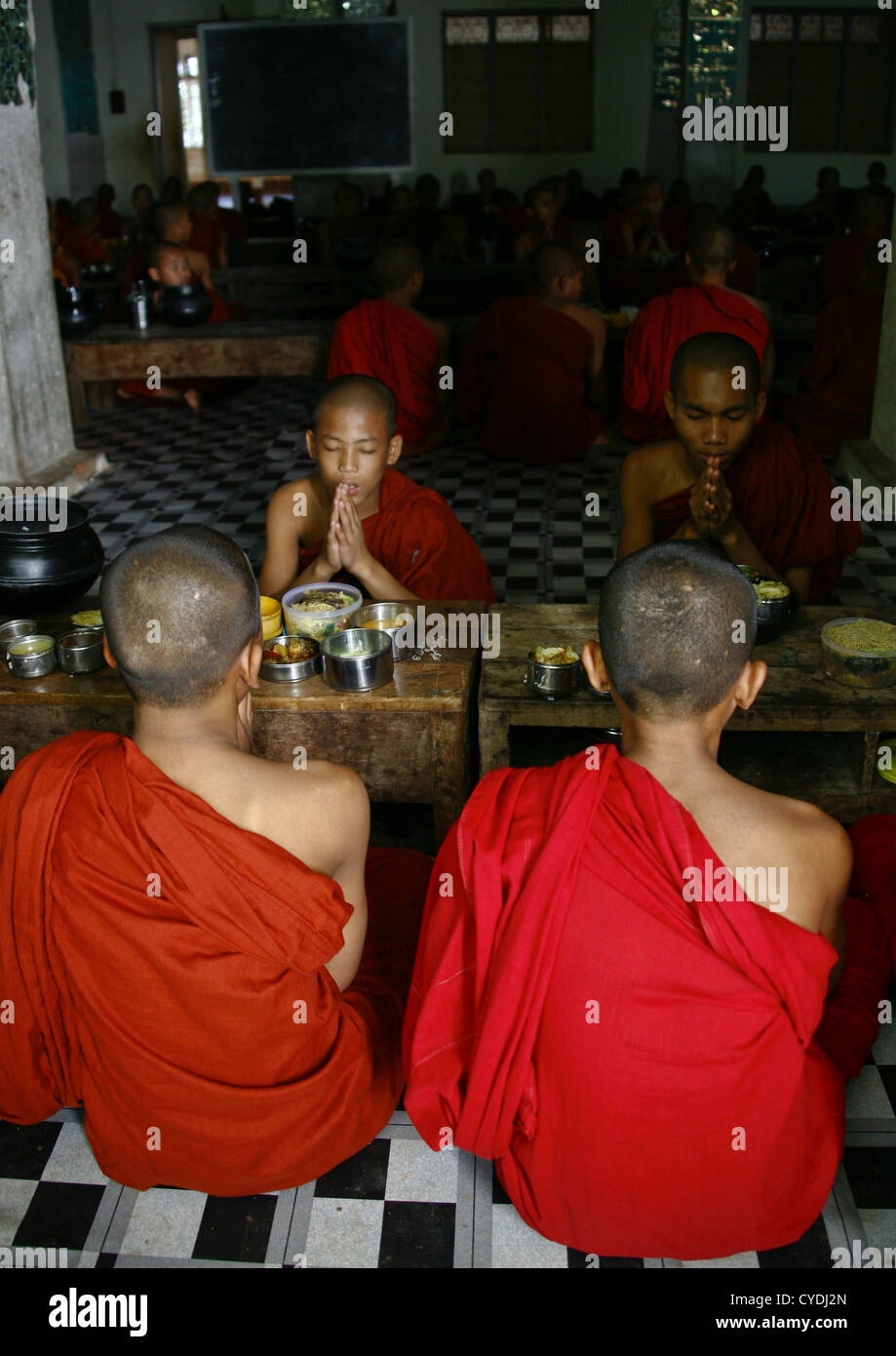 Novice Buddhist Monks Lunch, Rangoon, Myanmar Stock Photo - Alamy