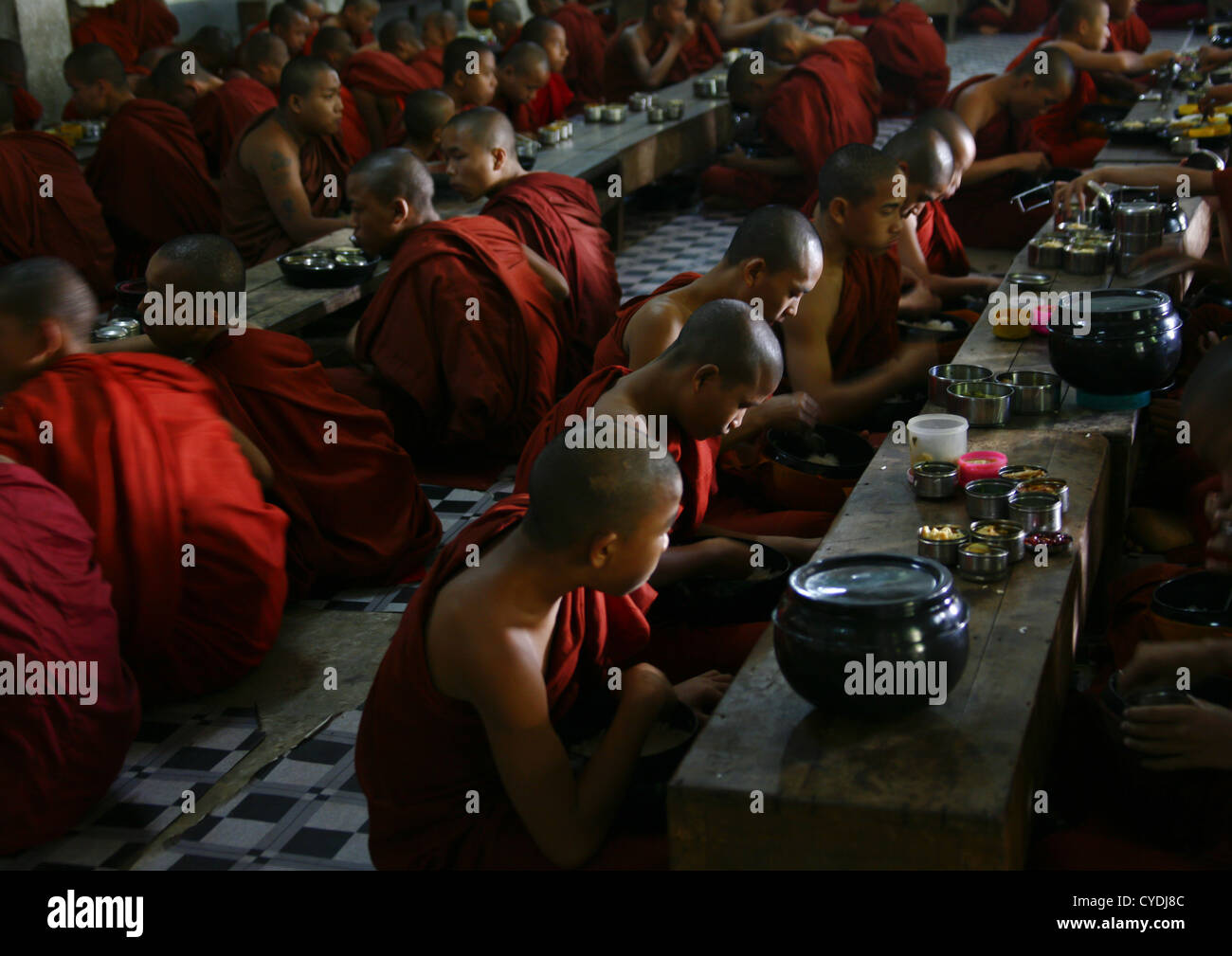 Novice Buddhist Monks Lunch, Rangoon, Myanmar Stock Photo - Alamy