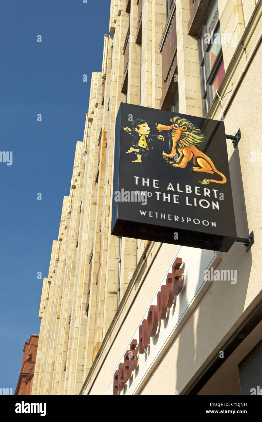Wetherspoon's Albert and the Lion pub on Blackpool seafront Stock Photo ...
